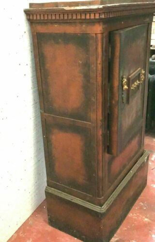 ANCIEN COFFRE FORT EN BOIS ET TAULE D ACIER XIX siècle Classique Marron - Vendu