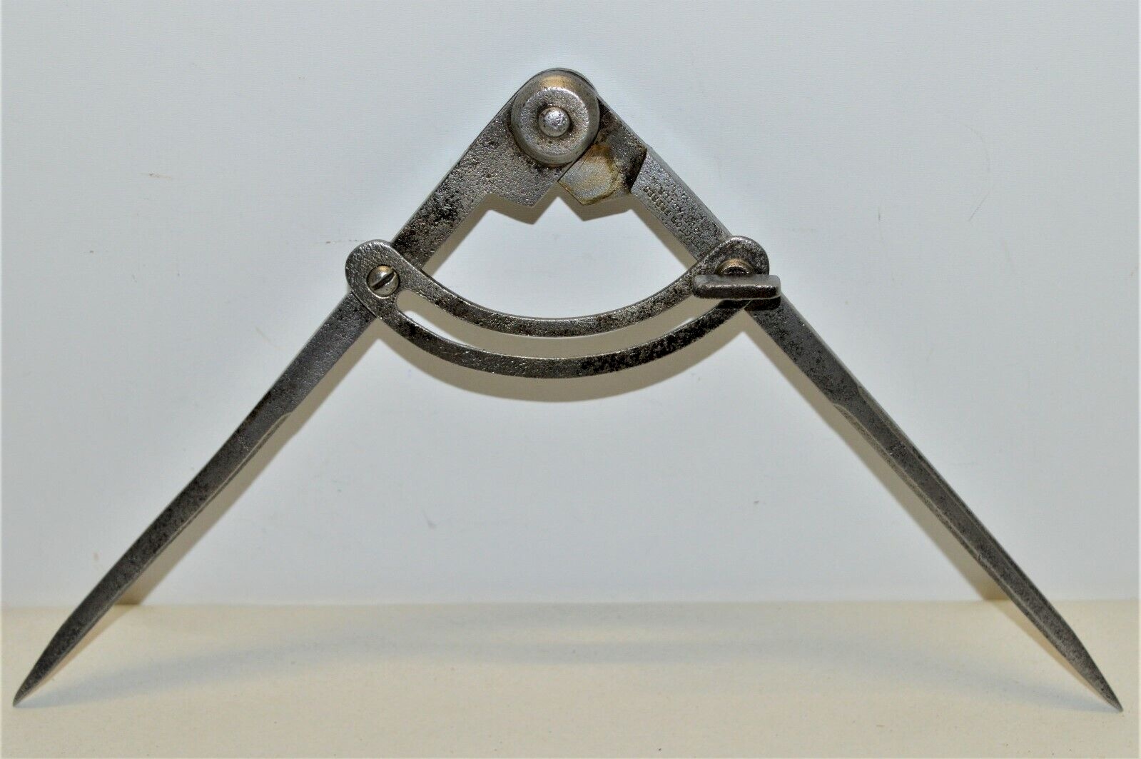 ANCIEN COMPAS ACIER MARQUE PEUGEOT Frères Collection outil ancien ...