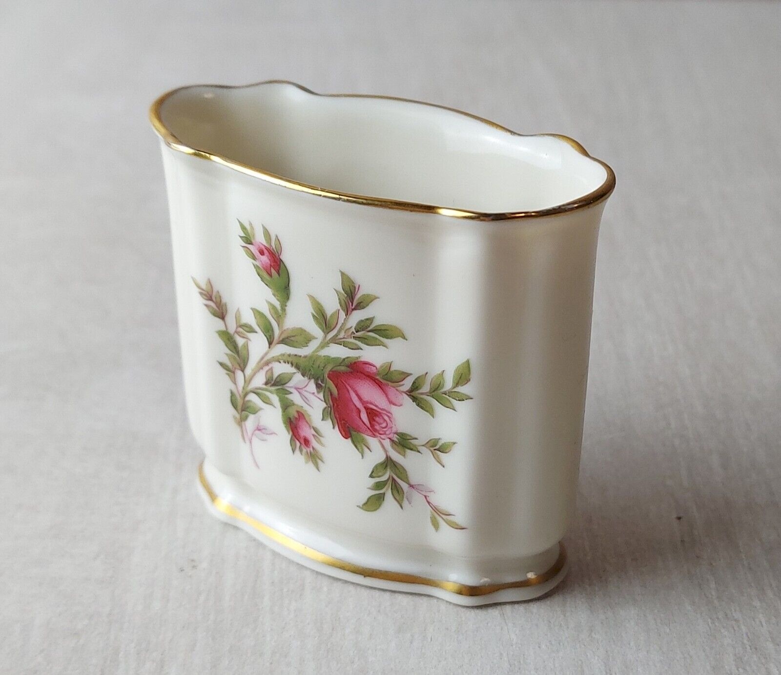 Ancien petit vase décor roses, en porcelaine, Moosrose, Rosenthal Blanc ...