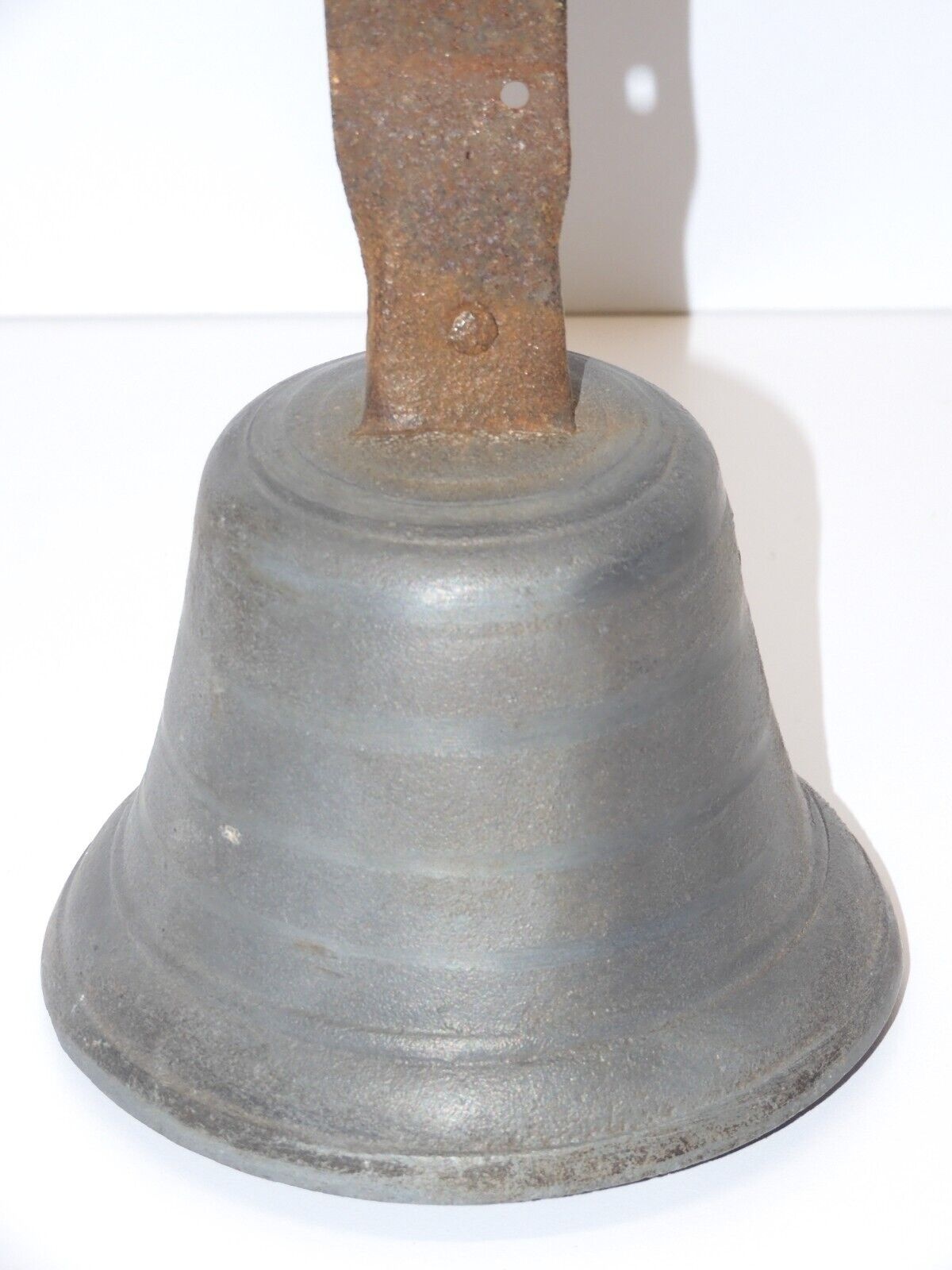 * ANCIENNE CLOCHE de PORTE DENTREE en AIRAIN COLLECTION DECO VITRINE BELL D