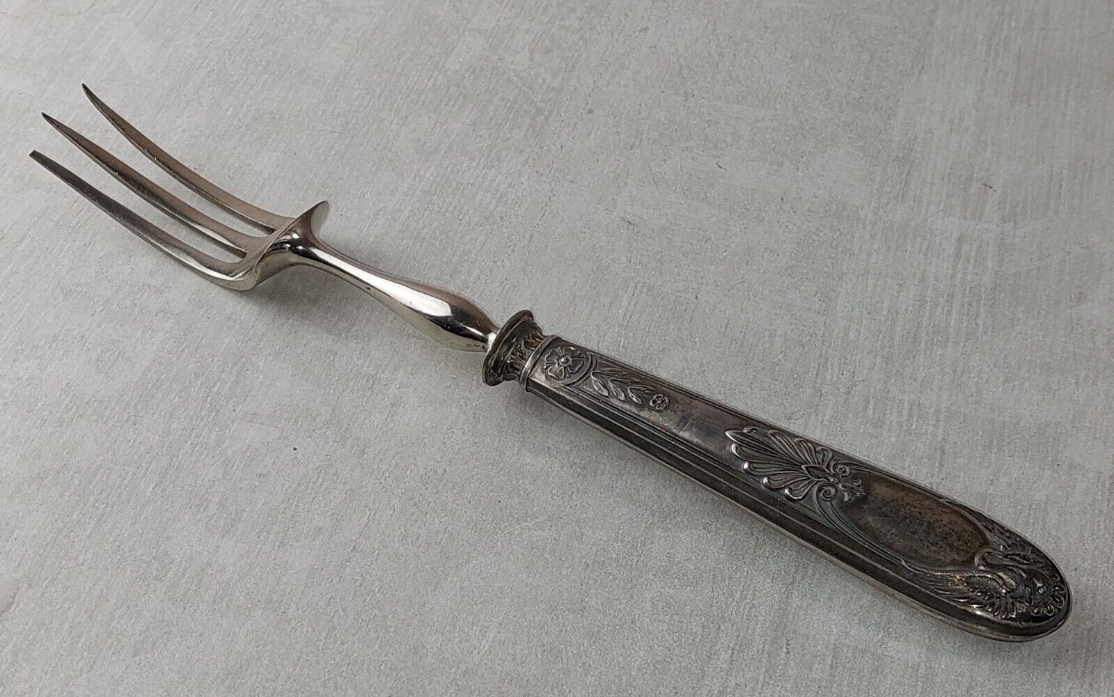 Ancienne fourchette de service à gigot, en argent massif