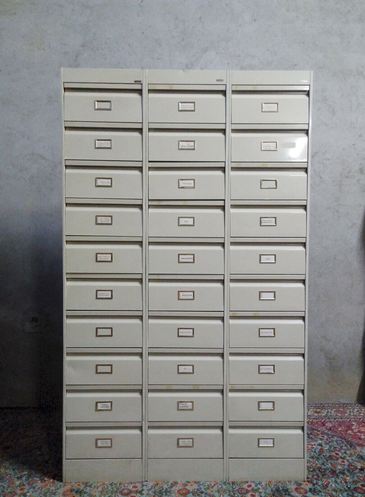 Armoire à casiers métallique industrielle ATAL Gris - Vendu