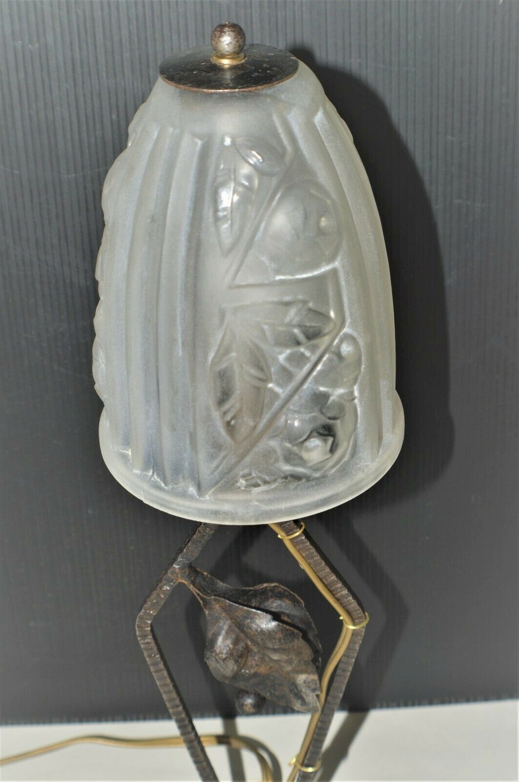 *BELLE LAMPE A POSER ART DECO TULIPE VERRE MOULE décor ROSES PIED FER ...