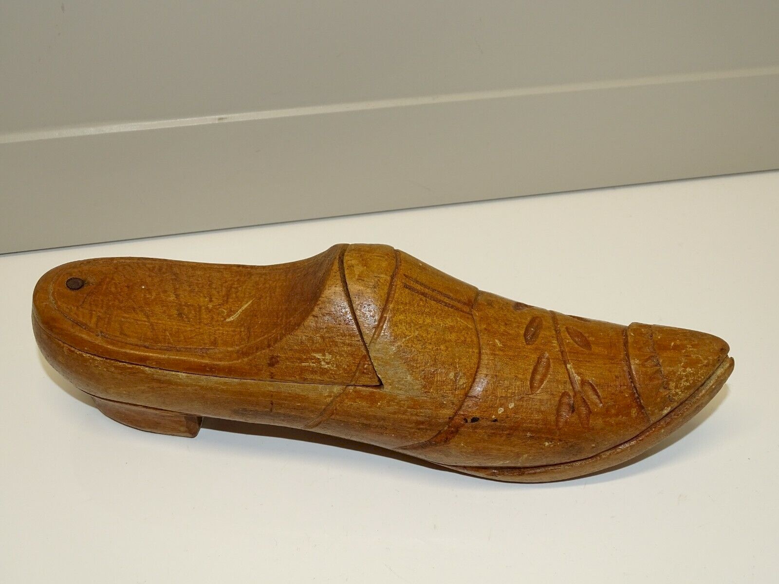 BOITE ANCIENNE FORME SABOT BOIS SCULPTE COLLECTION DECO VITRINE ART ...