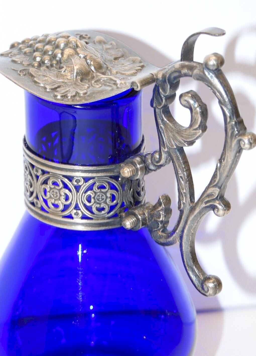 *BURETTE FIOLE ANCIENNE VERRE BLEU COBALT MONTURE METAL Argenté grappe raisin D Argenté/Bleu - Vendu