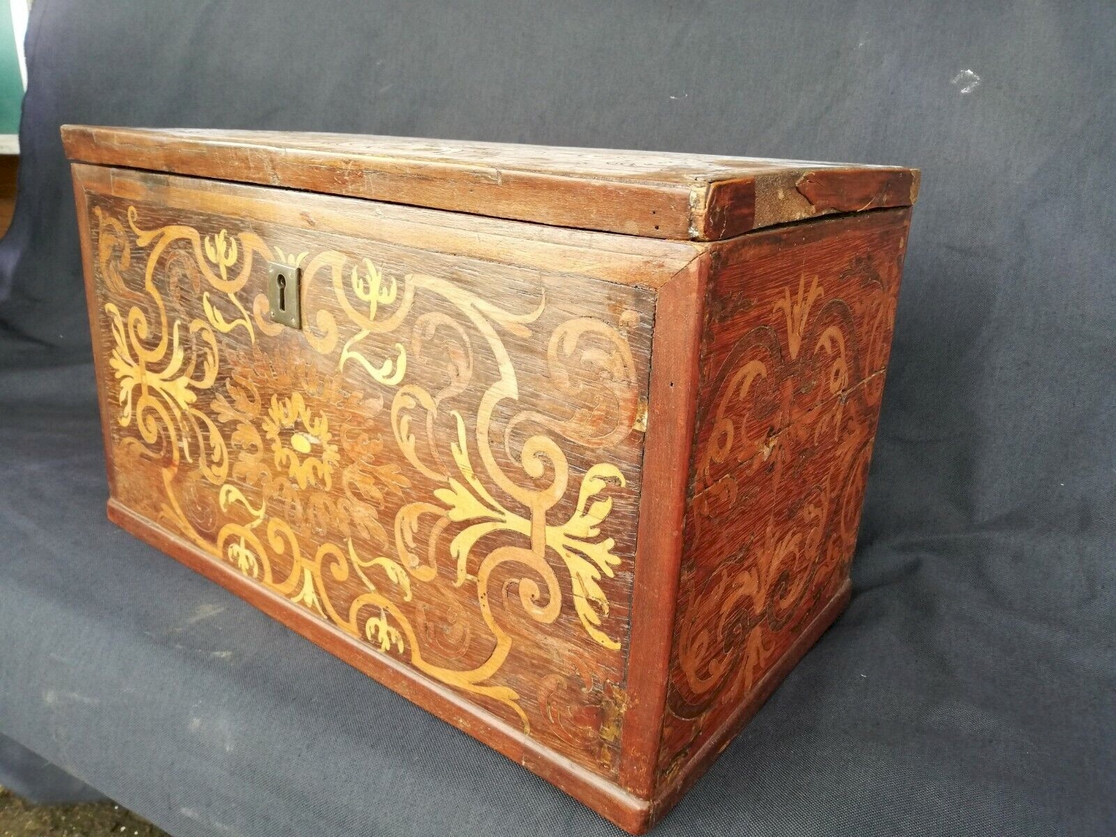 Coffre ancien en bois/marqueterie/fin 18 ème siècle/old Marquetry wood chest Vintage