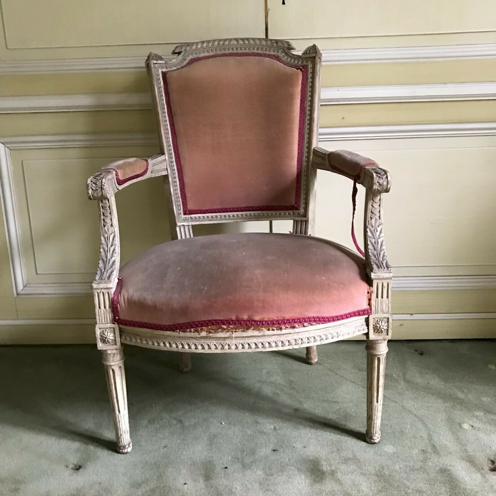 Fauteuil de style Directoire en hêtre patiné XX siècle Classique ...