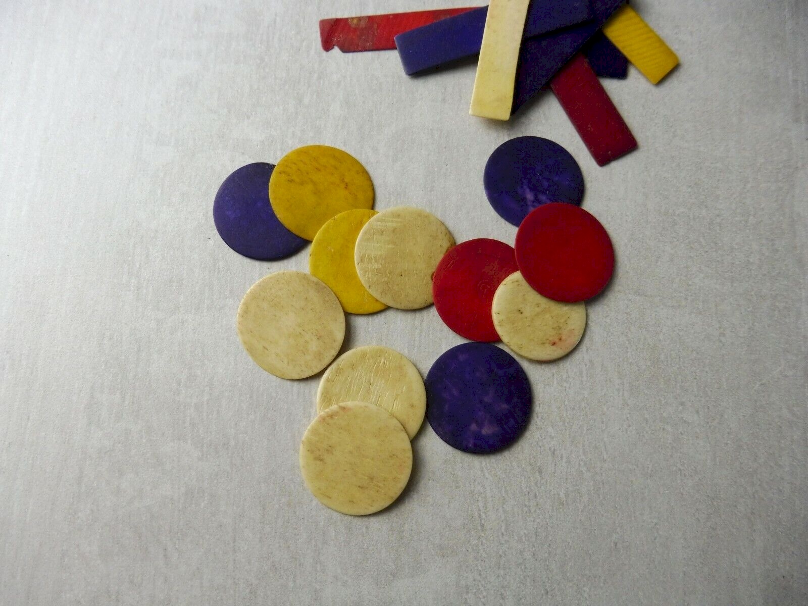 Grand lot de jetons en bois publicitaires, Bonal Gentiane Quina, café ...