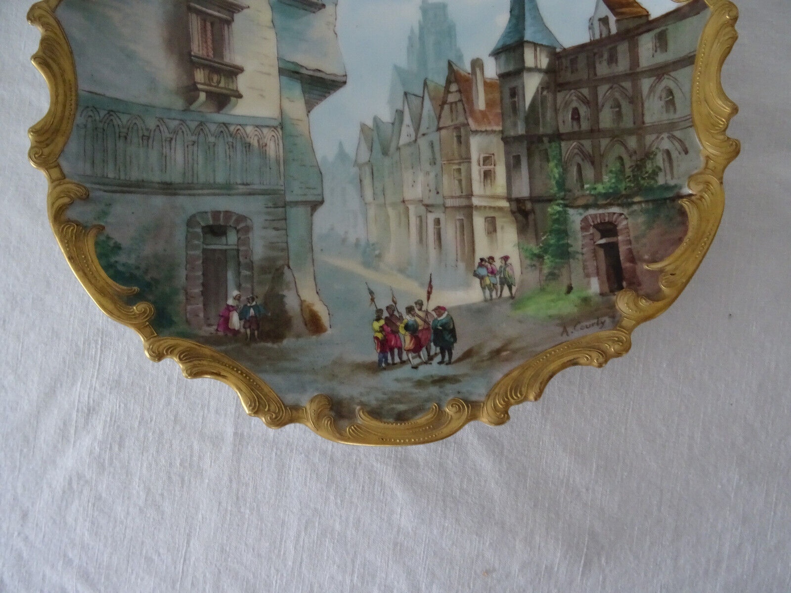 GRAND PLAT LIMOGES PEINT MAIN signé A. COURLY décor médiéval 19523 Doré ...