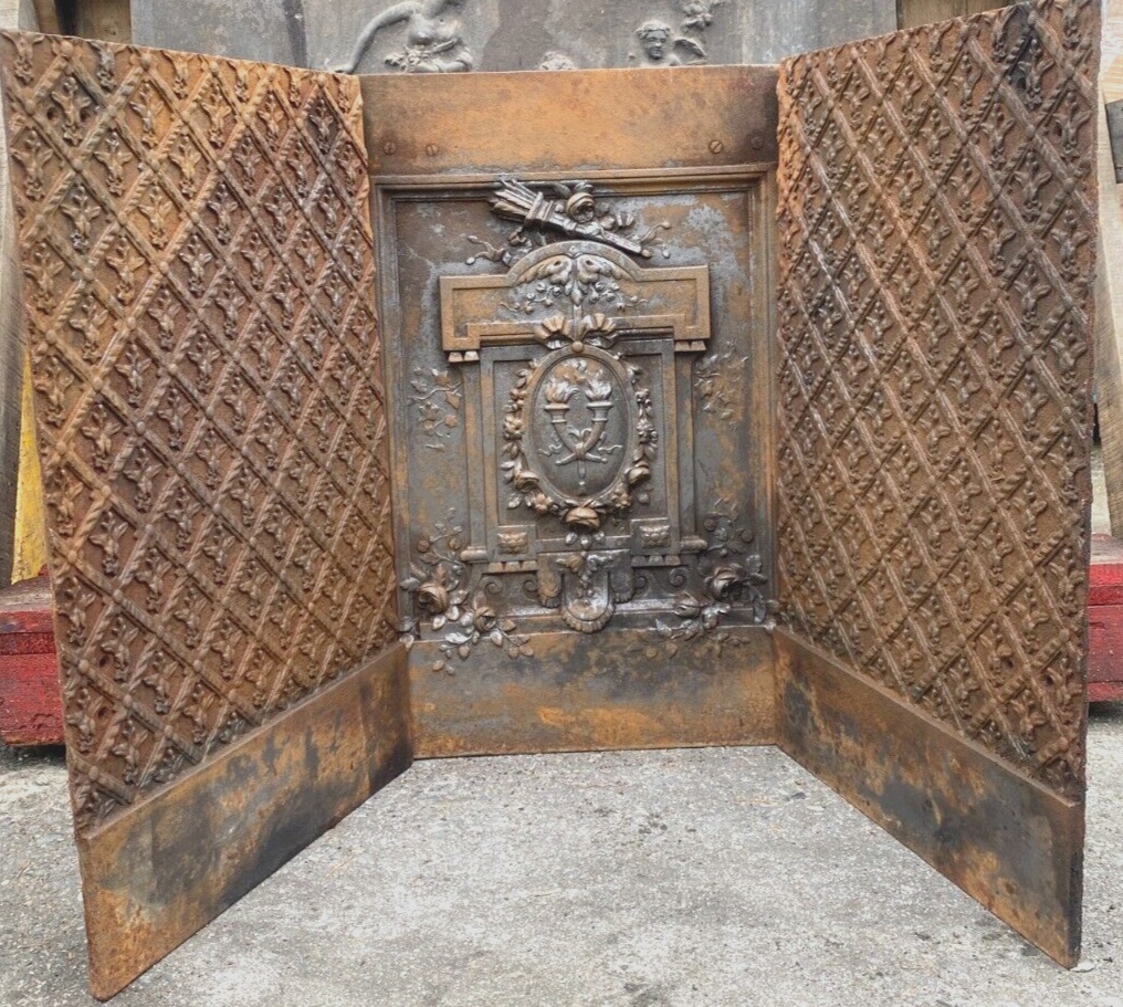 Intérieur de cheminée en fonte de fer XIX siècle Doré