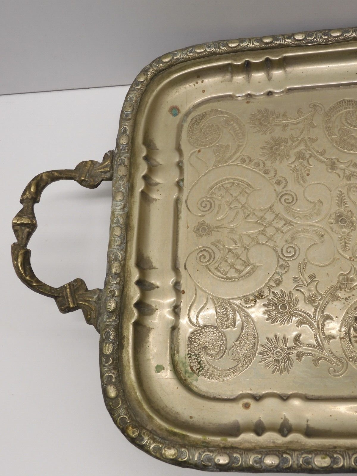 -JOLI ANCIEN PLATEAU sur Pieds LAITON Argenté Signé HAZAZ Frères Maroc ...