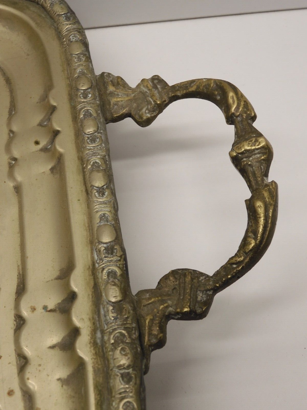 -JOLI ANCIEN PLATEAU sur Pieds LAITON Argenté Signé HAZAZ Frères Maroc ...