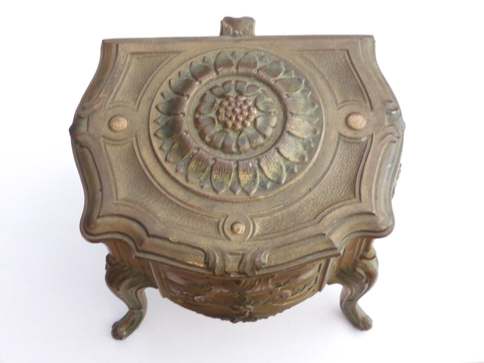 -JOLI PETIT COFFRET A BIJOUX REGULE doré sur 4 Pieds commode Style ...