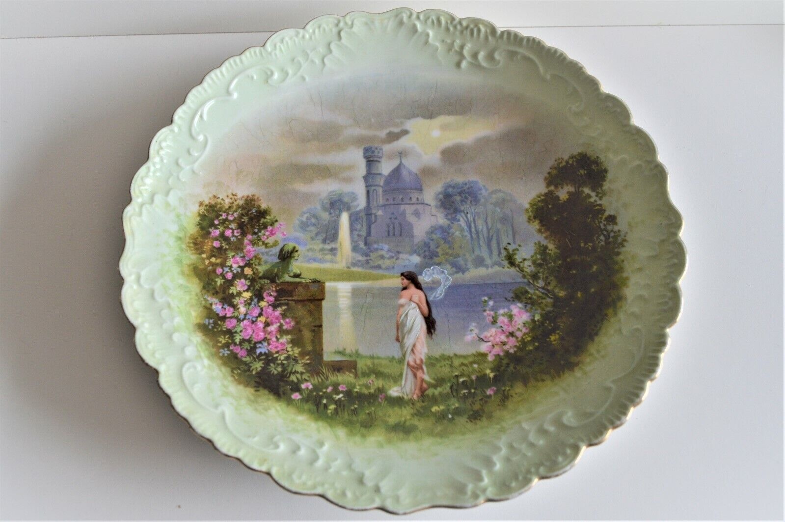 JOLI PLAT ART NOUVEAU PORCELAINE DE LIMOGES décor ROMANTIQUE 1900 début ...