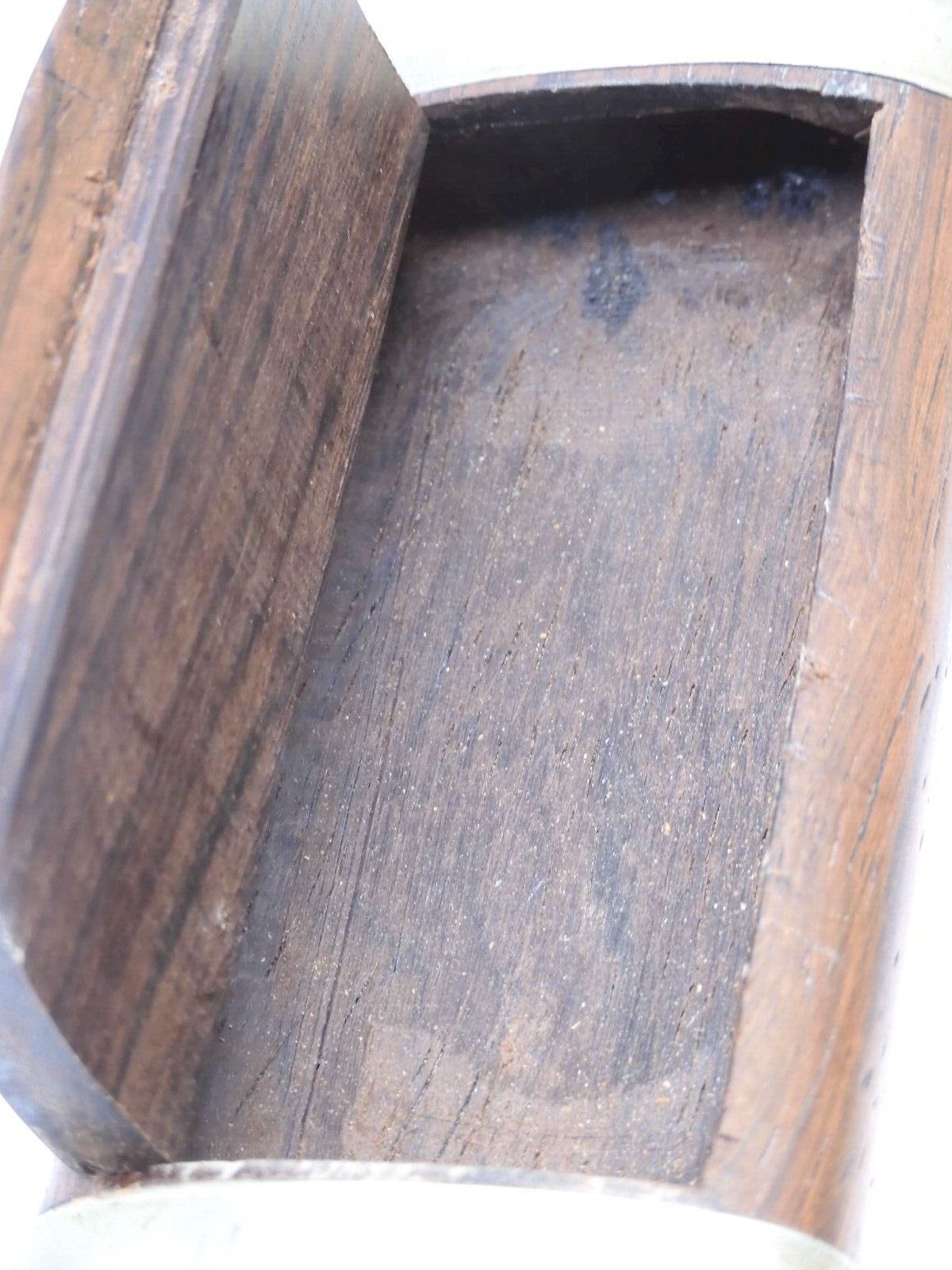 -JOLIE ANCIENNE TABATIERE SNUFF BOX BOIS avec SALAMANDRE de FEU sur Couvercle D Naturel - Vendu