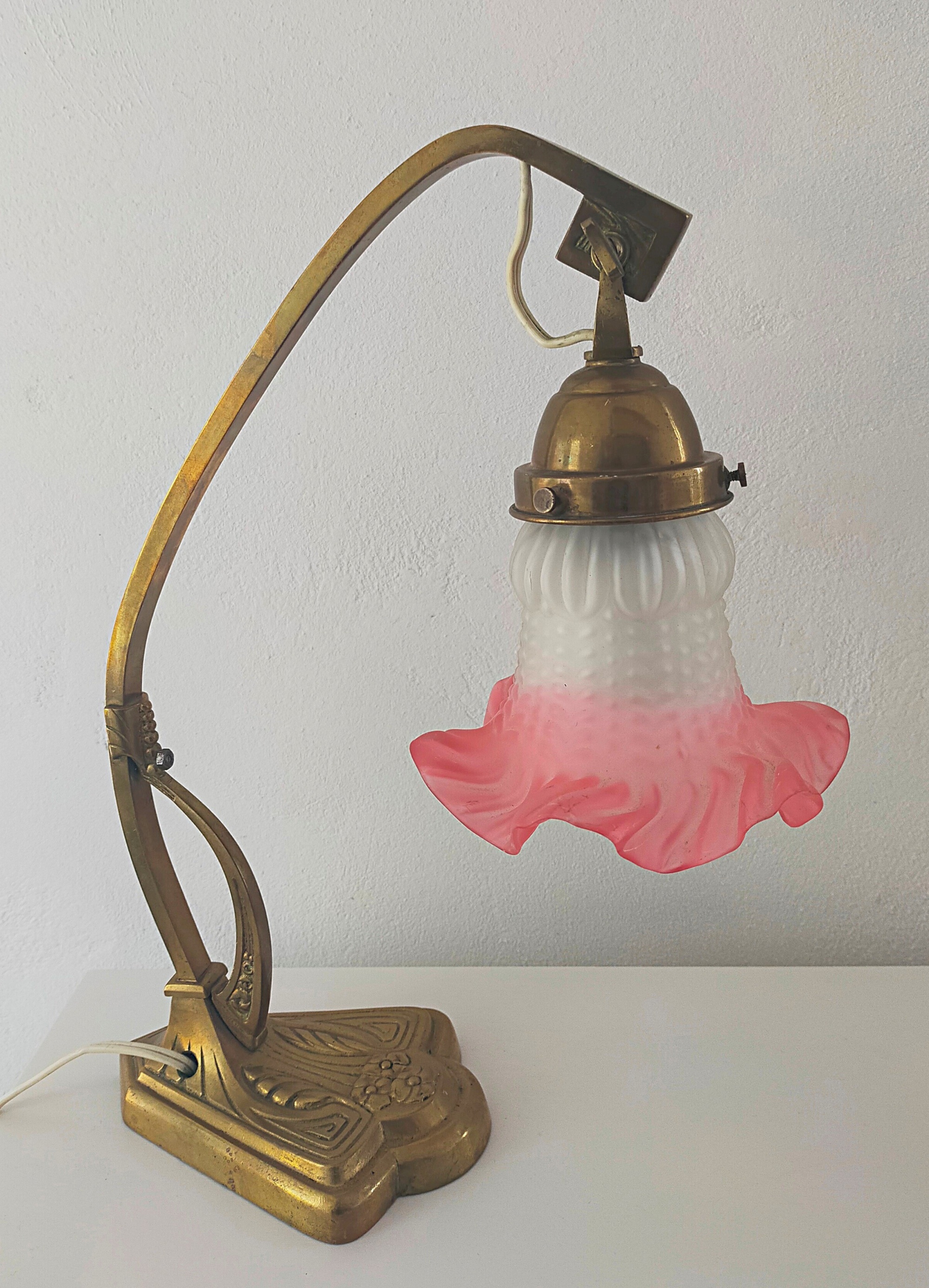 Lampe Art Déco Art Nouveau en bronze et tulipe en verre Blanc/Doré/Rose ...