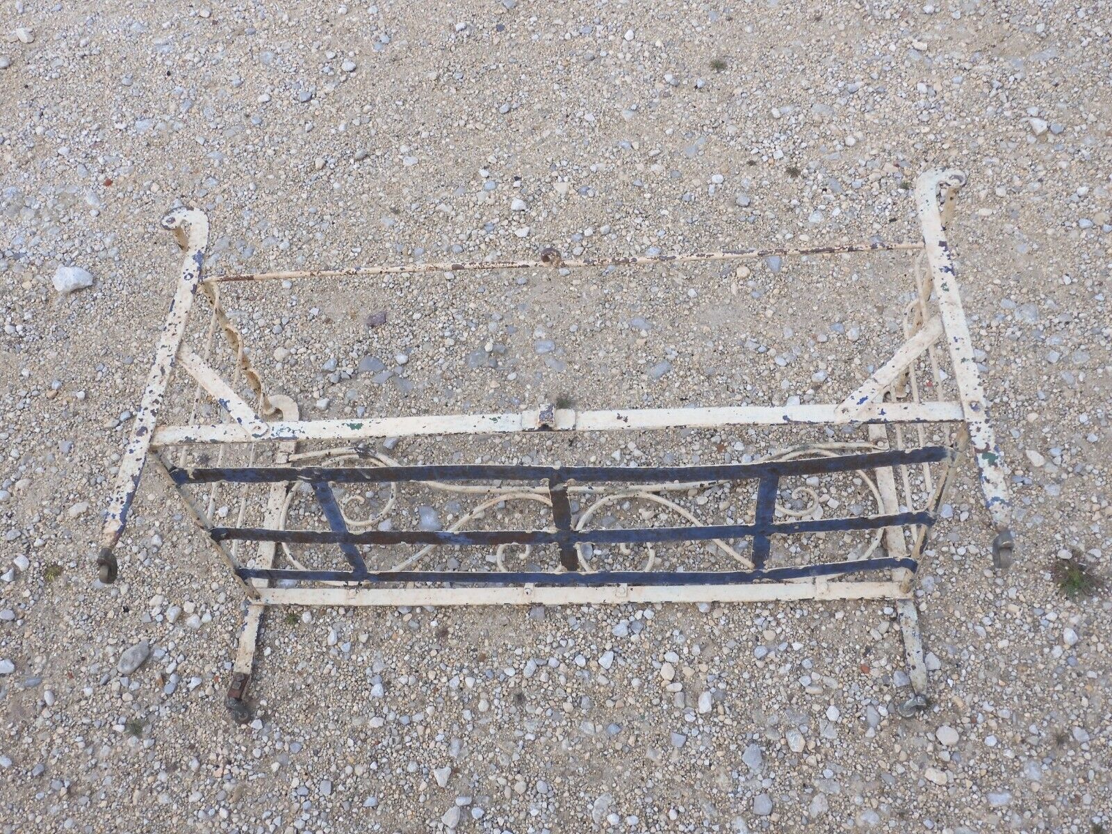 *LIT DE POUPEE ANCIEN FER Forgé XIXe pour GRANDE POUPEE fer peint JUS GRENIER D Blanc