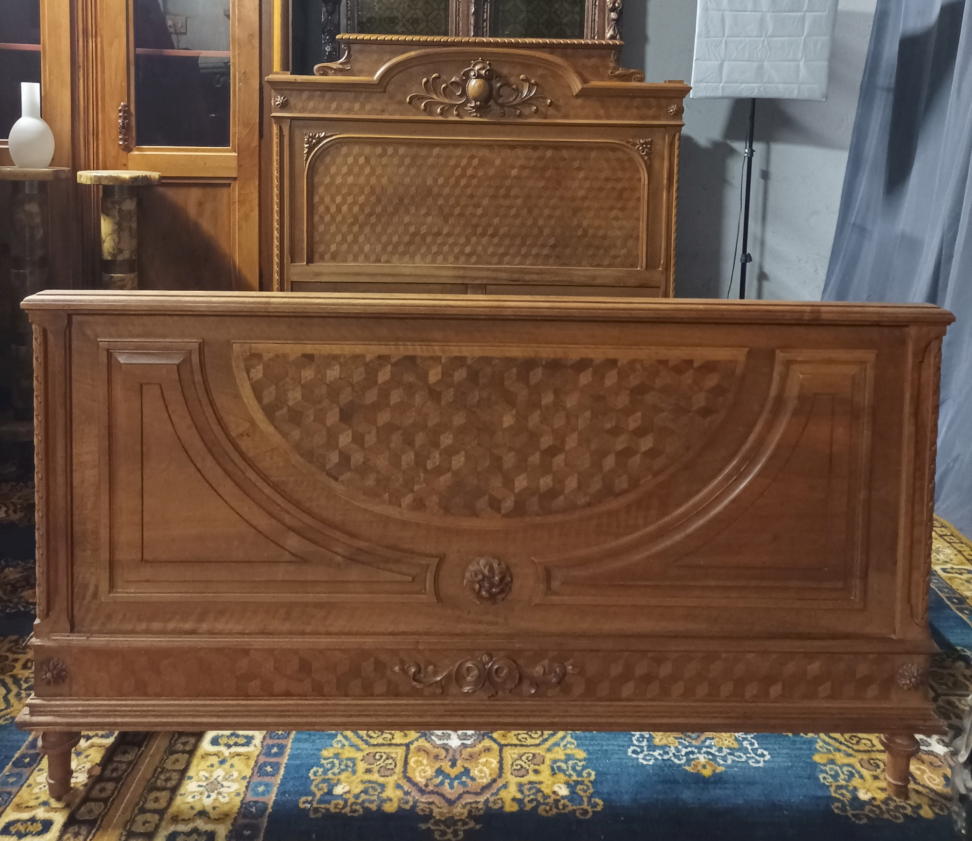 Lit Louis XVI en noyer Classique Naturel Bois - Vendu