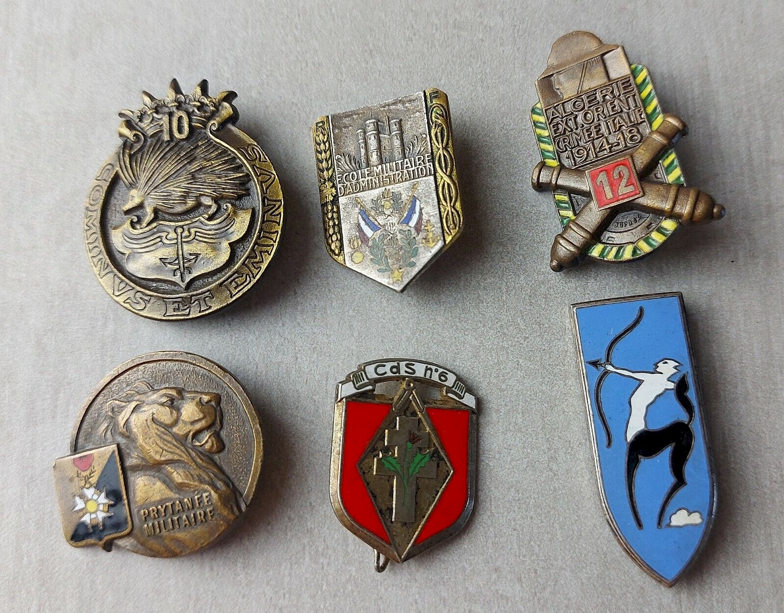 Lot d'anciennes insignes / médailles militaires Métal - Vendu