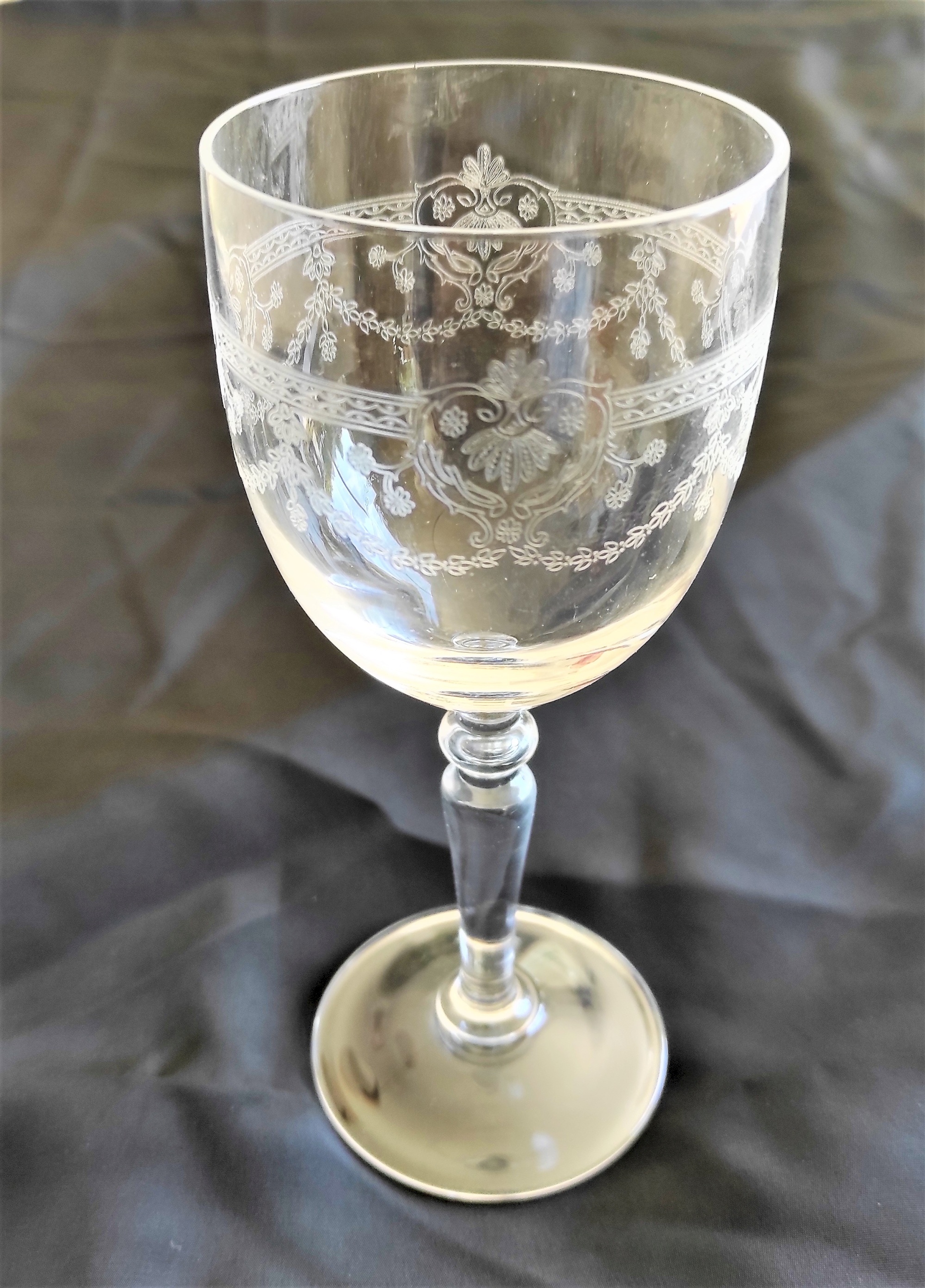 Lot de 12 verres en cristal gravé anciens Transparent - Vendu