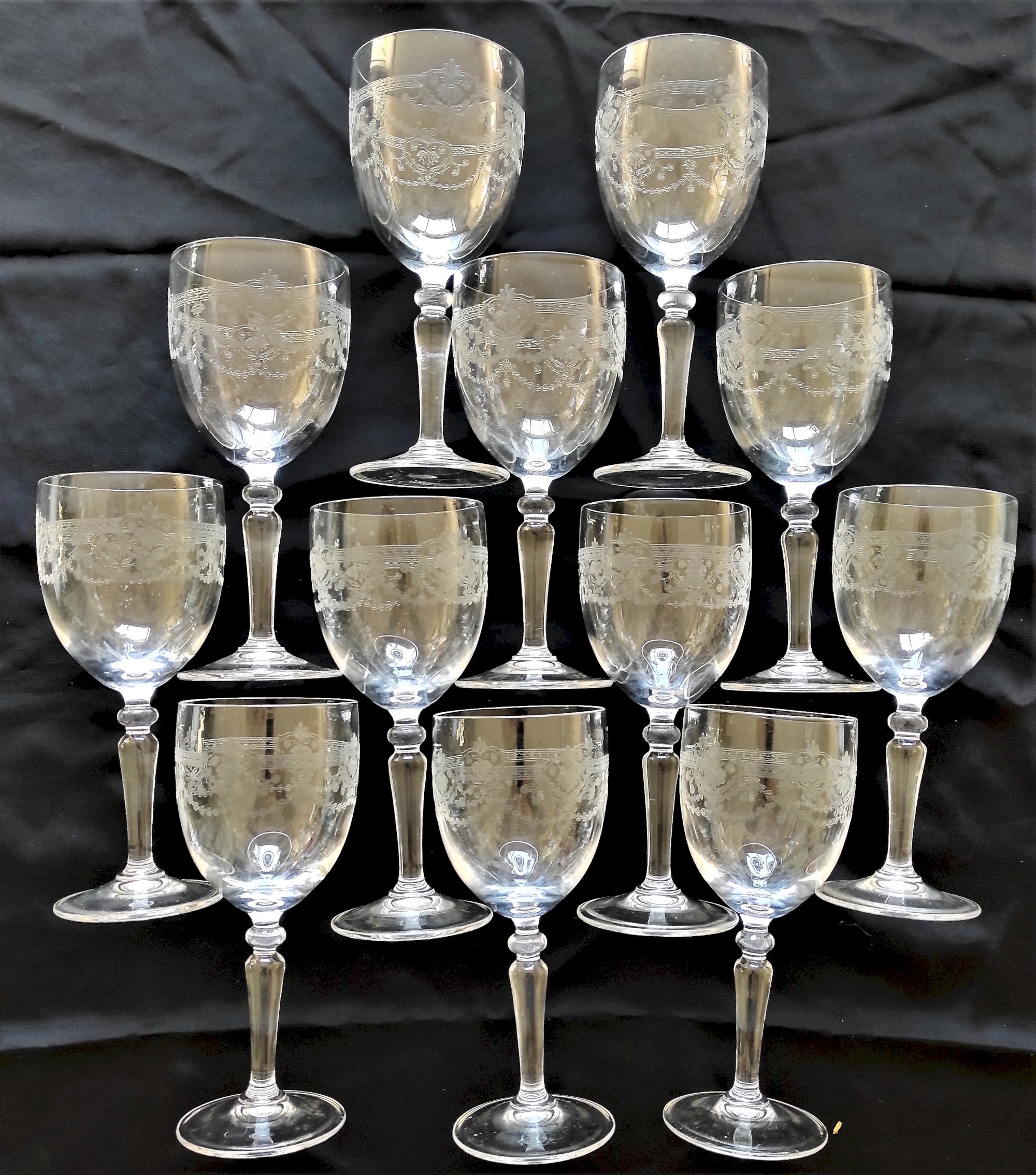 Lot de 12 verres en cristal gravé anciens Transparent - Vendu