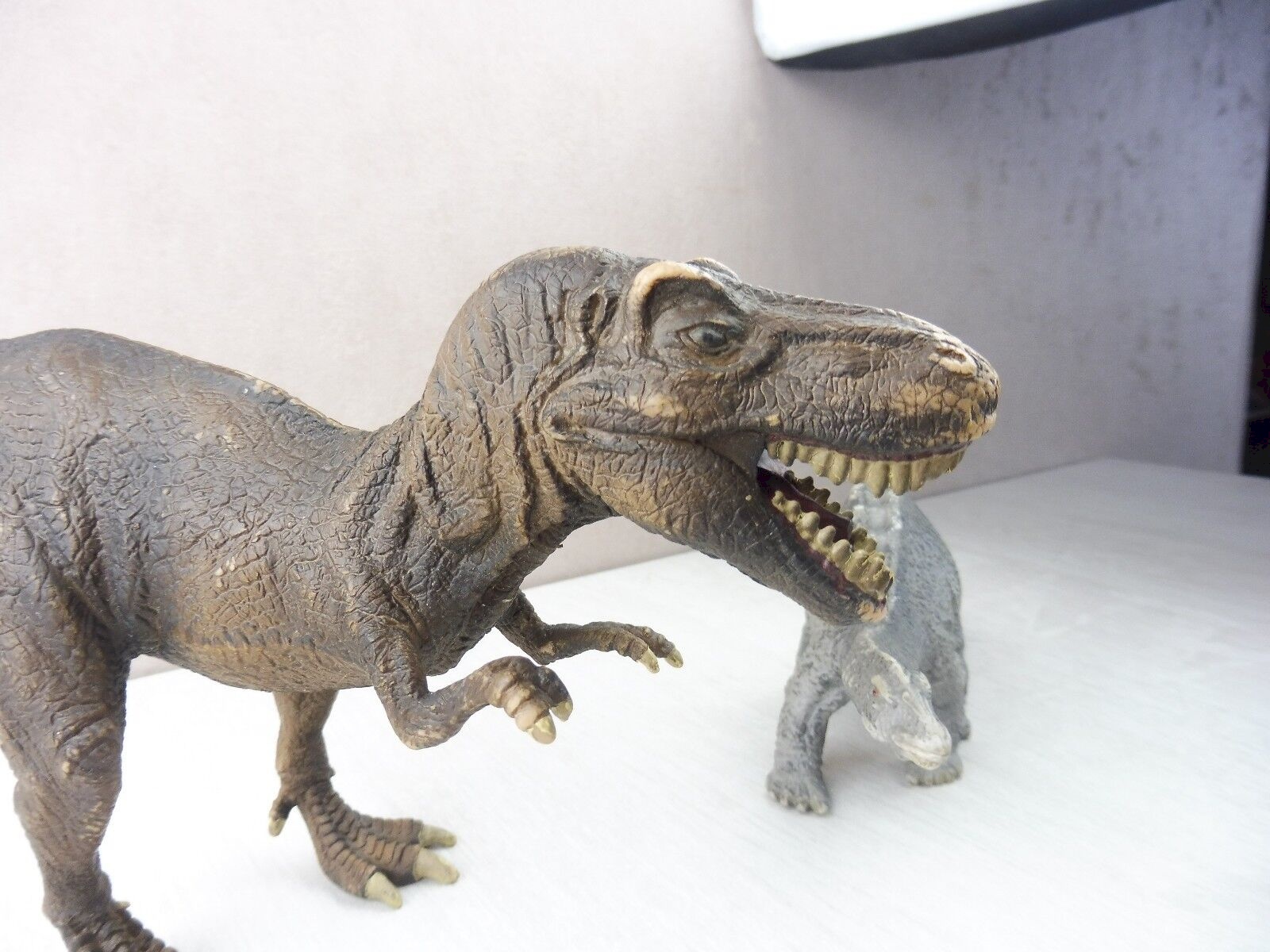 Lot de 2 dinosaures Schleich, Tyrannosaurus T-Rex, Apasotaurus Marron ...