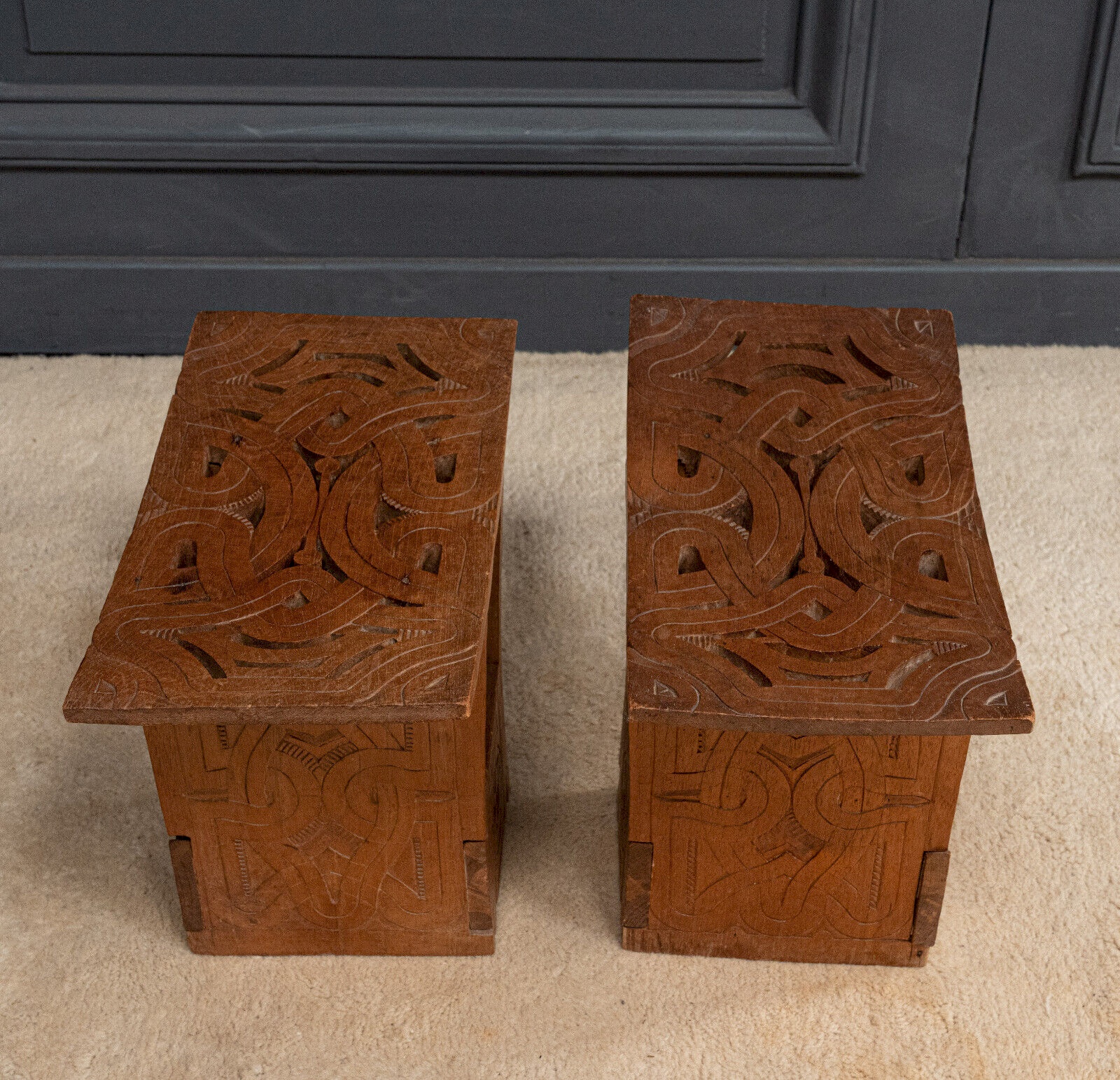 Paire de tabourets orientaux en bois sculpté ajouré XXe L2840 Vintage ...