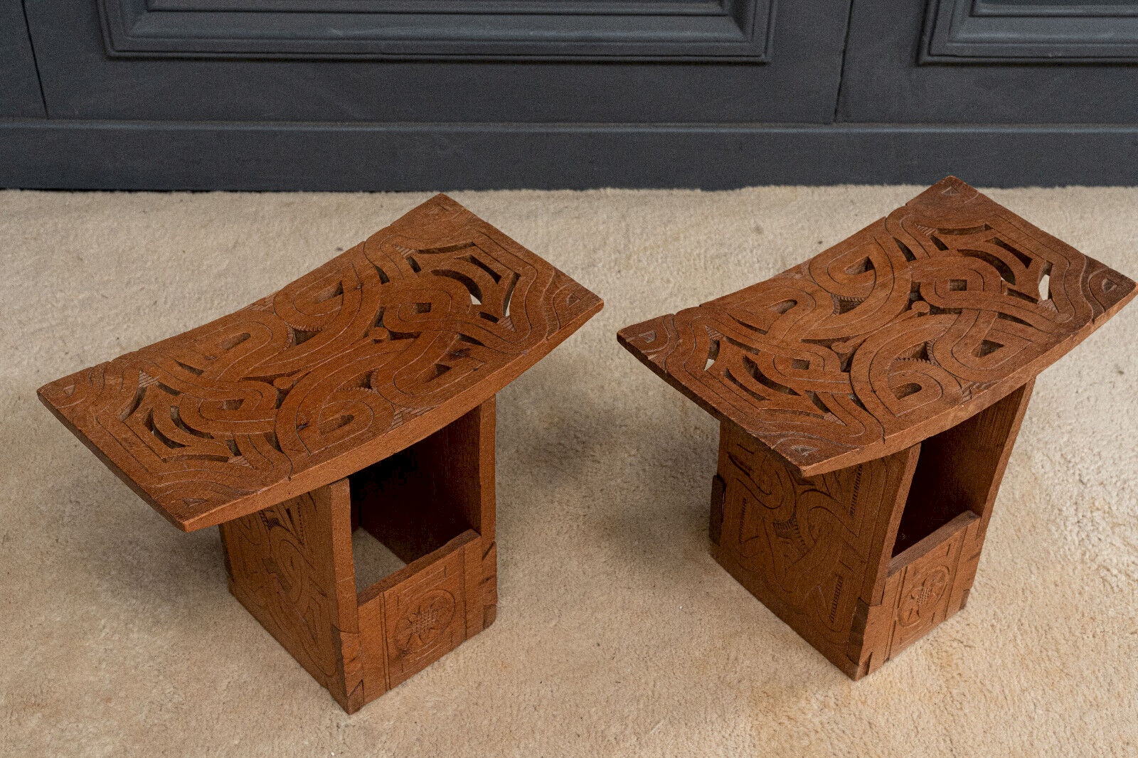 Paire de tabourets orientaux en bois sculpté ajouré XXe L2840 Vintage ...