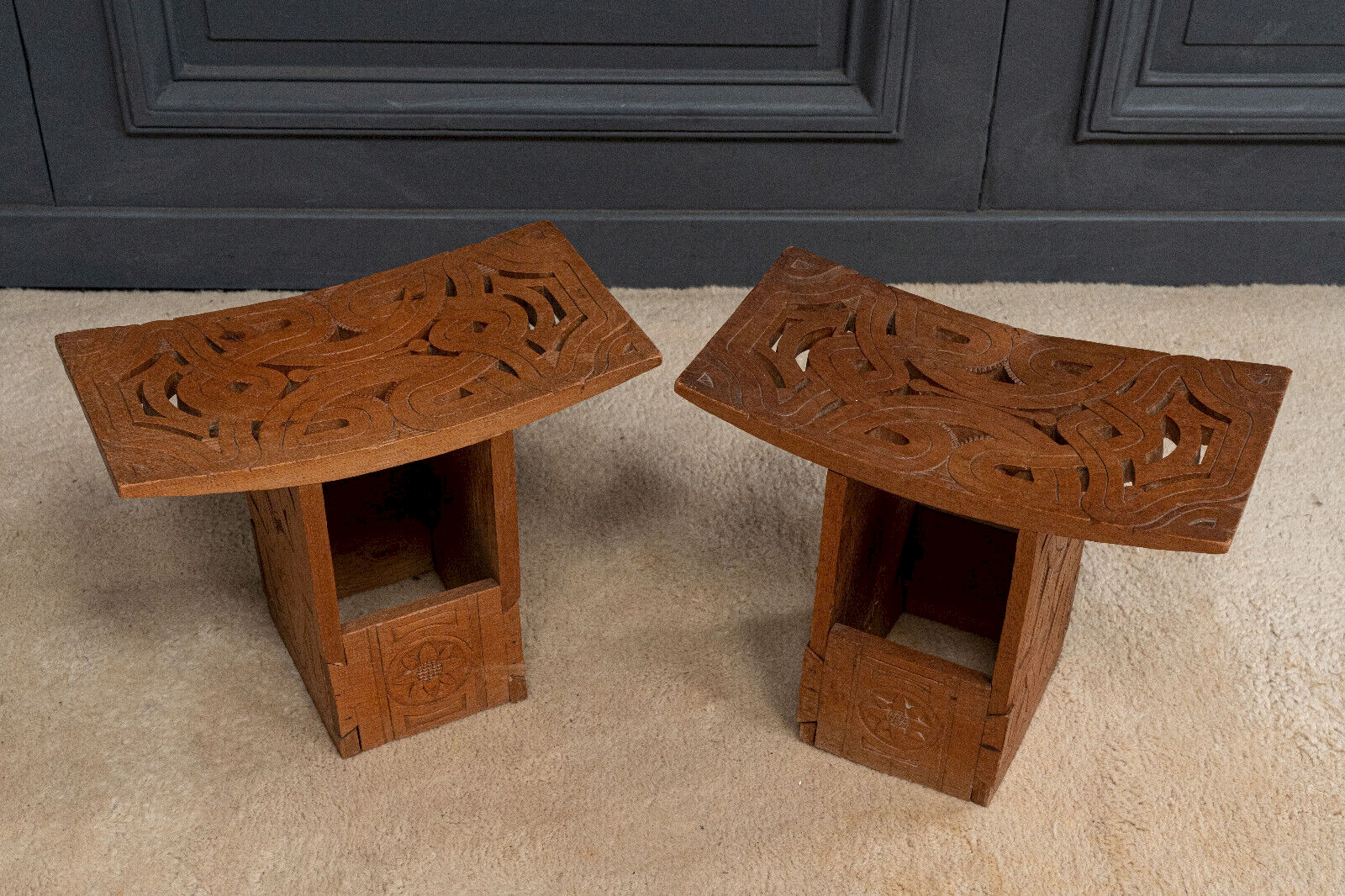 Paire de tabourets orientaux en bois sculpté ajouré XXe L2840 Vintage ...