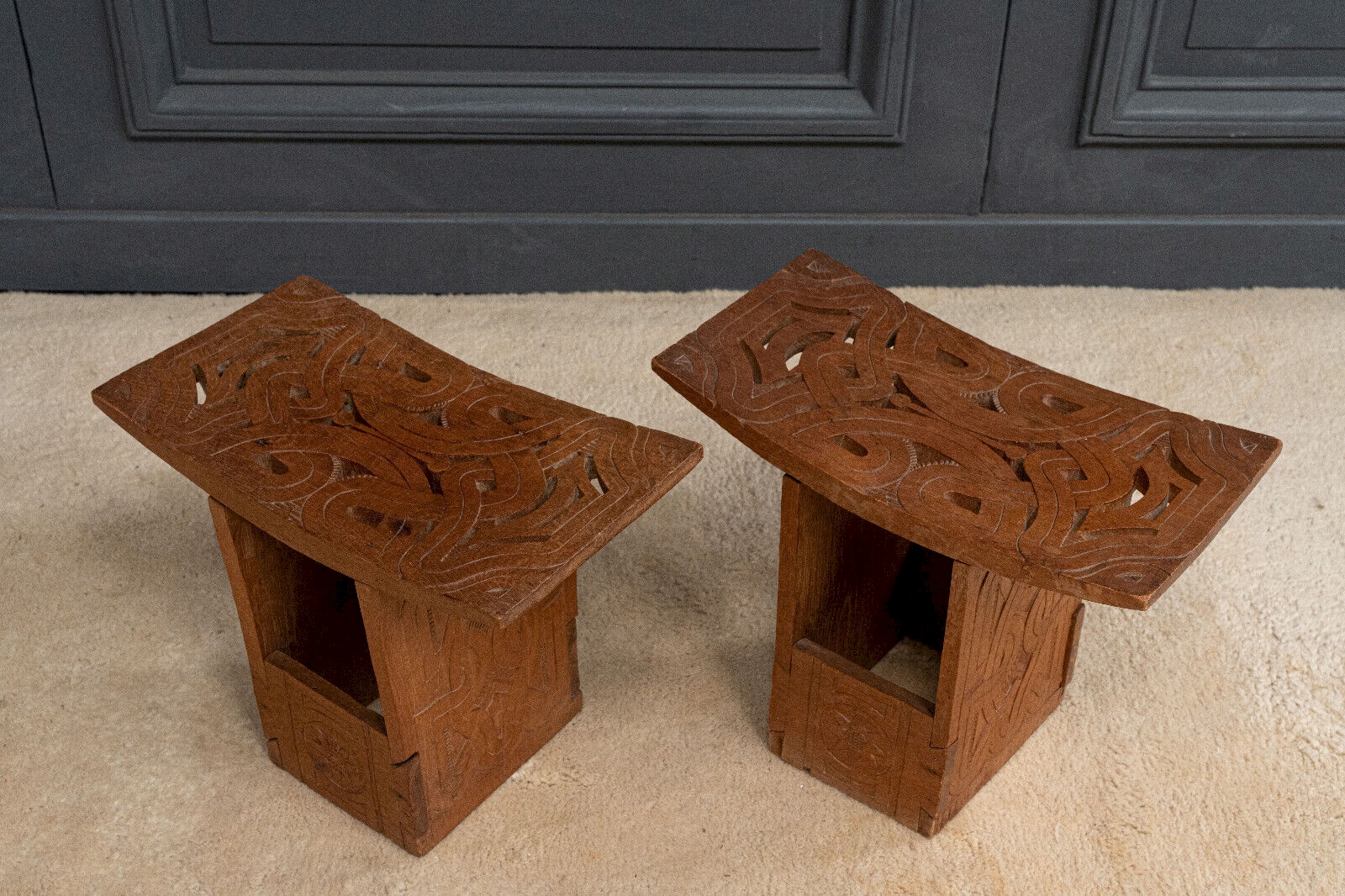 Paire de tabourets orientaux en bois sculpté ajouré XXe L2840 Vintage ...