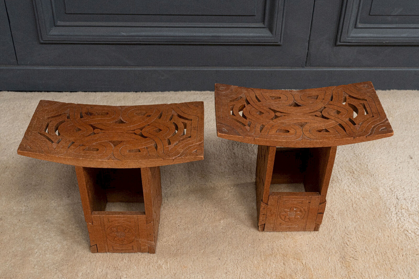 Paire de tabourets orientaux en bois sculpté ajouré XXe L2840 Vintage ...