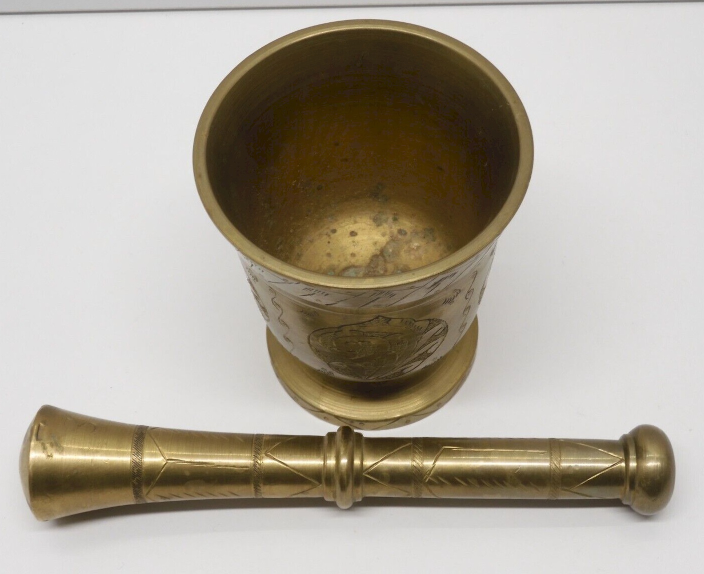 *TRES JOLI MORTIER & SON PILON BRONZE avec gravures Fleurs signé HB & S ...