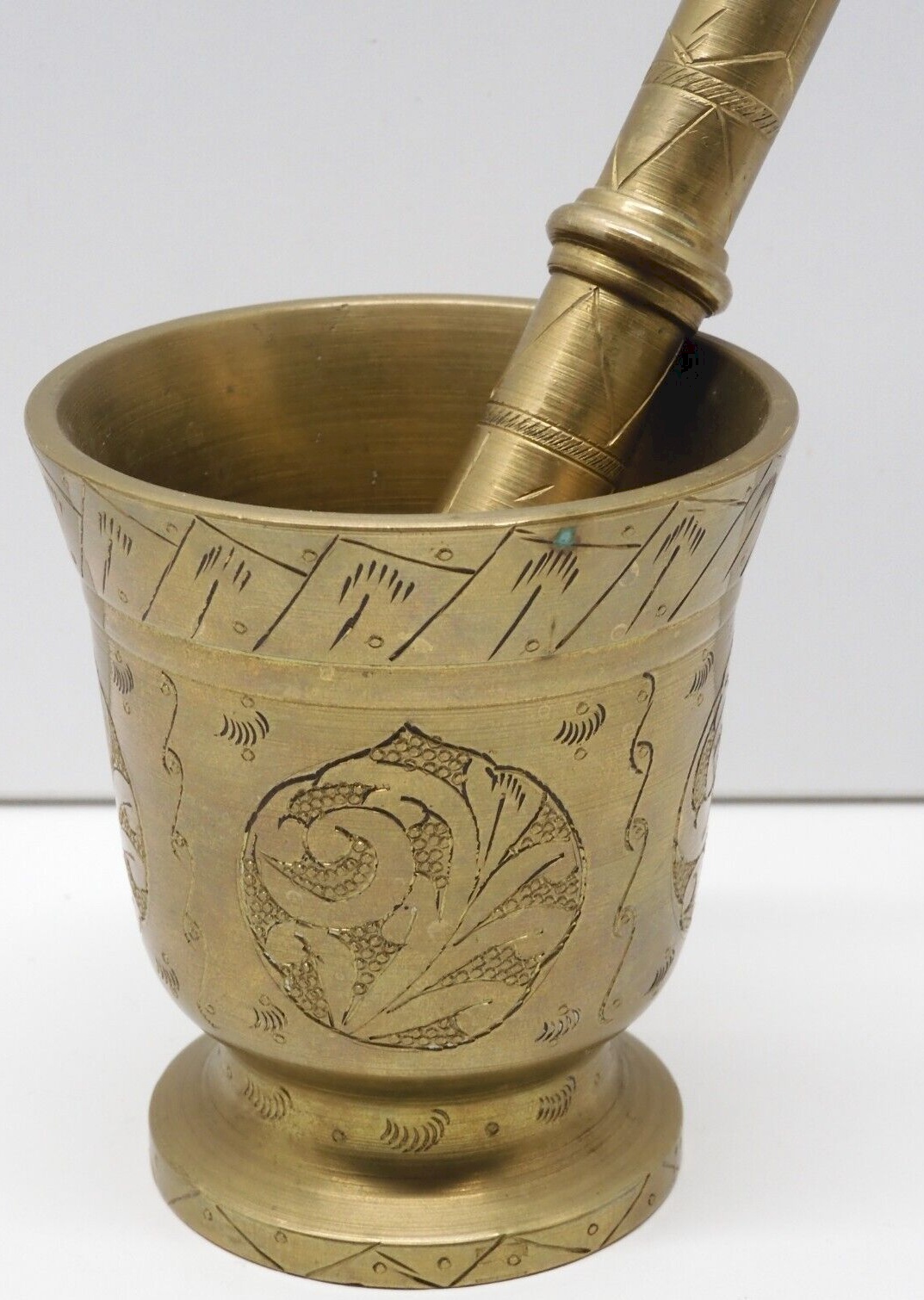 *TRES JOLI MORTIER & SON PILON BRONZE avec gravures Fleurs signé HB & S ...