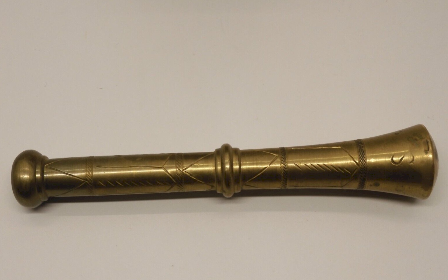 *TRES JOLI MORTIER & SON PILON BRONZE avec gravures Fleurs signé HB & S ...