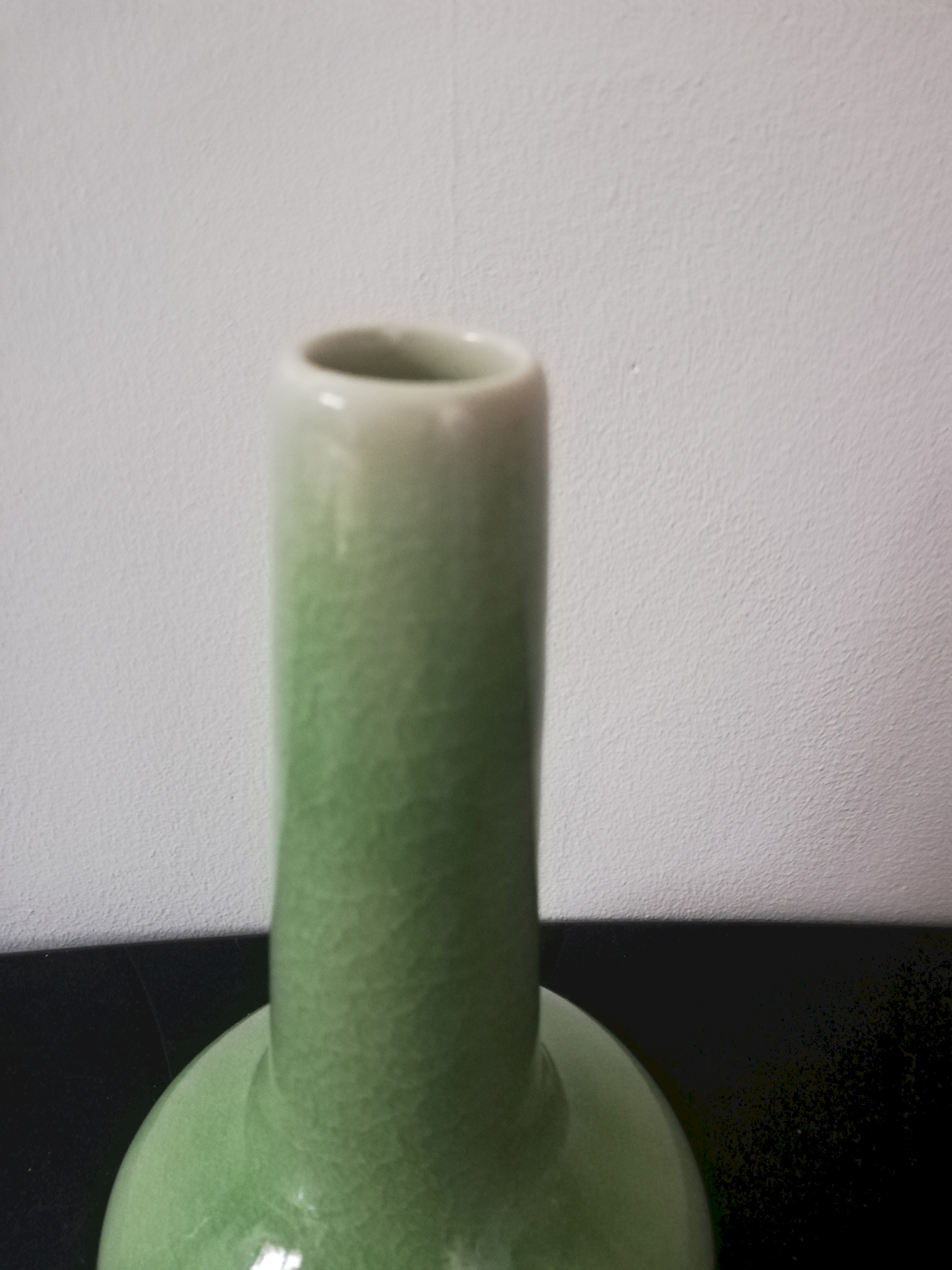 Vase céramique vert soliflore Abstrait