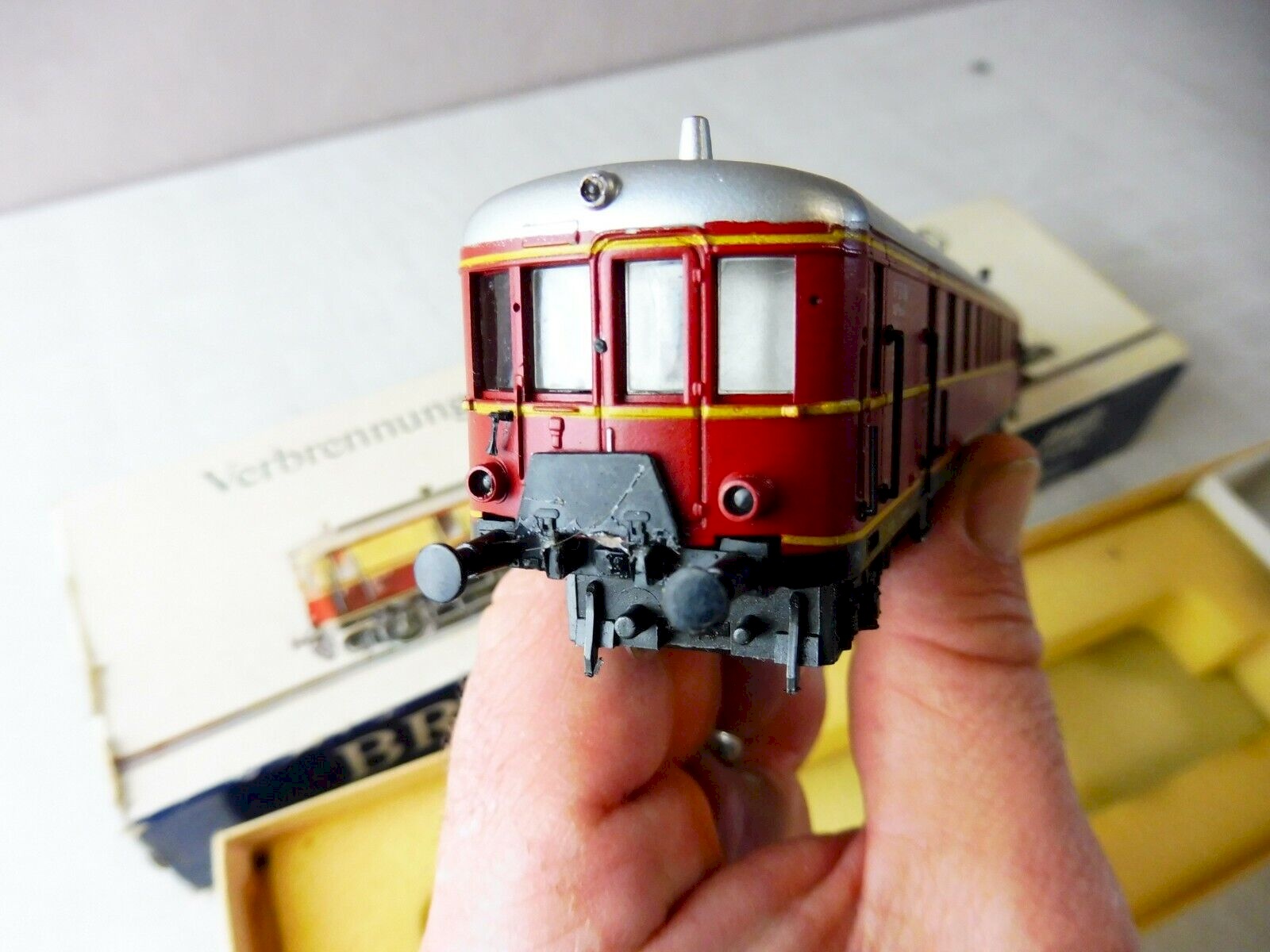 Wagon voyageur VT 33106 avec boîte BR185, Piko, en HO Noir/Rouge Métal/Plastique - Vendu